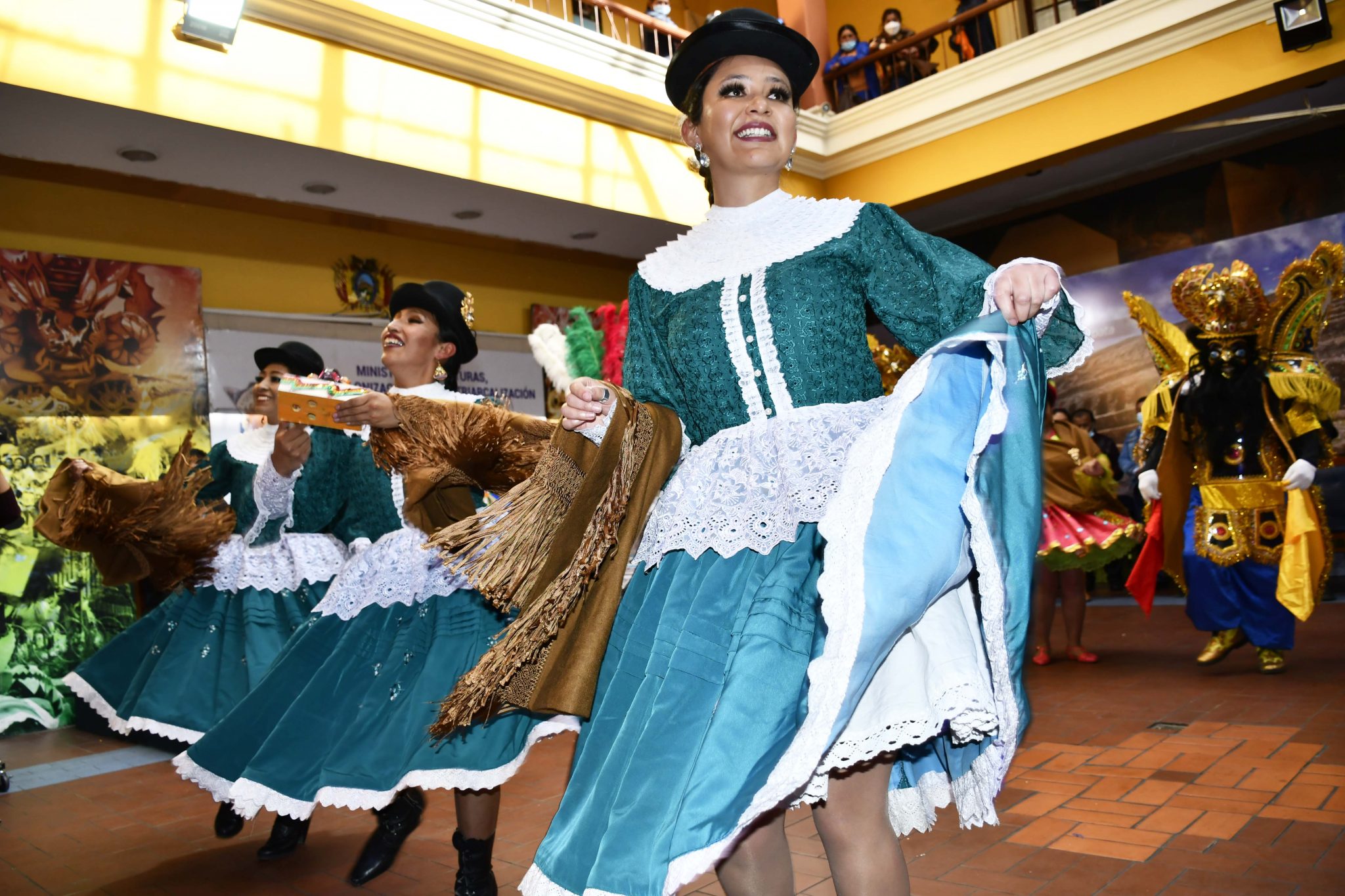 El Ministerio de Culturas festeja el día de la Morenada con el Matracazo, consolidando la danza ...
